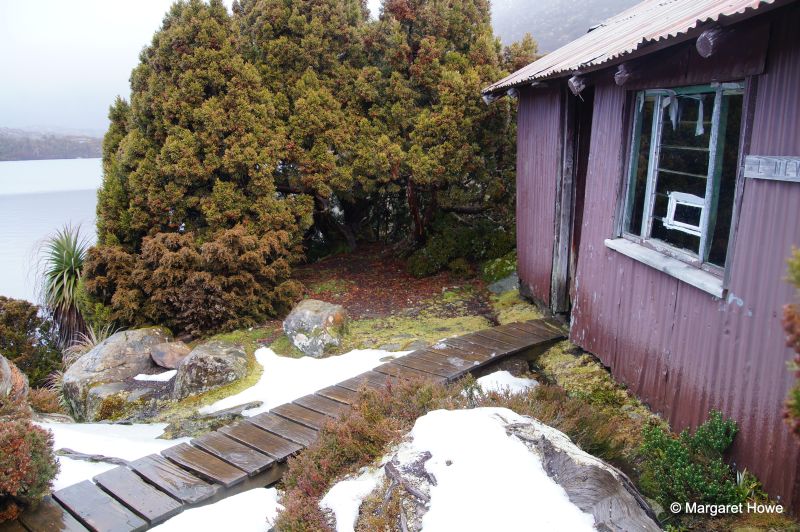 Lake Newdegate Hut - Mountain Huts Preservation Society Inc