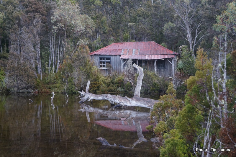 Twilight Tarn Hut - Mountain Huts Preservation Society Inc