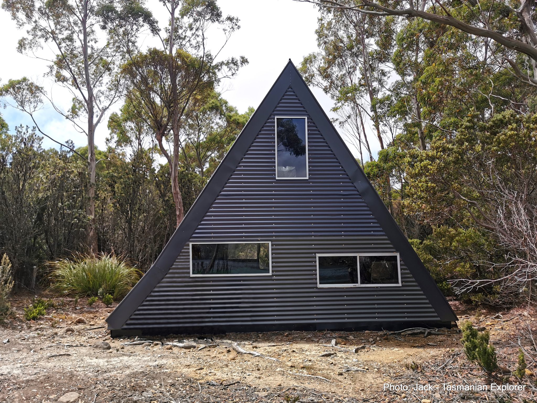 Lake Rufus Hut - Mountain Huts Preservation Society Inc