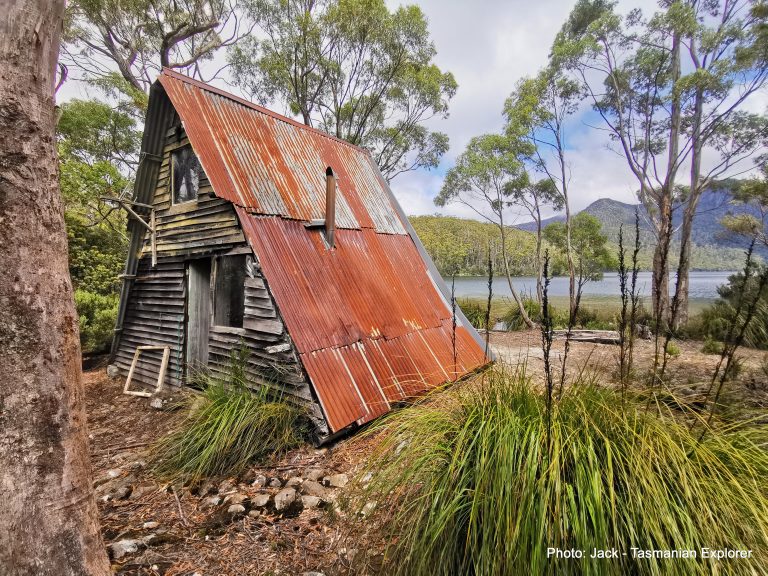 Lake Rufus Hut - Mountain Huts Preservation Society Inc