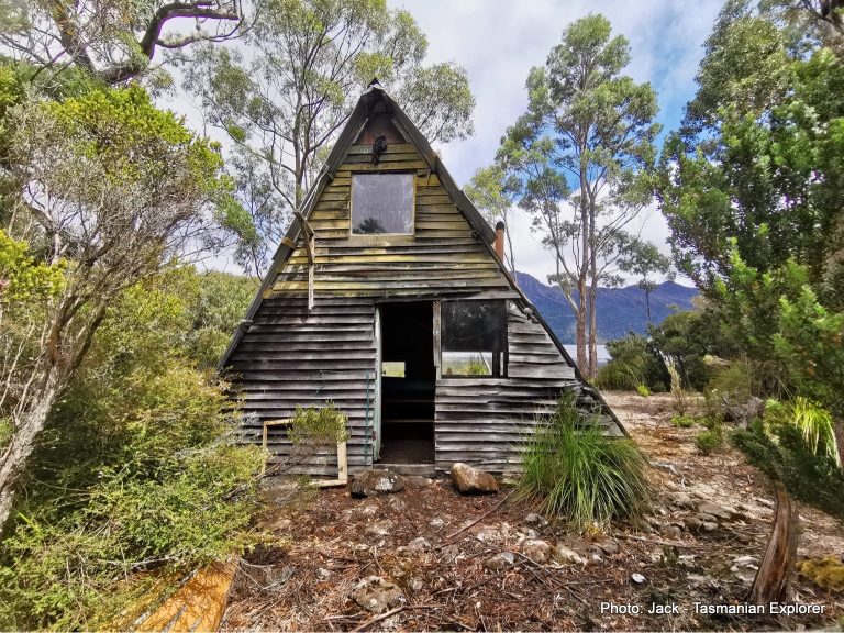 Lake Rufus Hut - Mountain Huts Preservation Society Inc