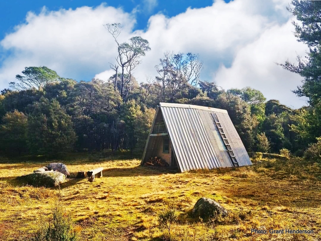 Paradise Plains Hut - Mountain Huts Preservation Society Inc